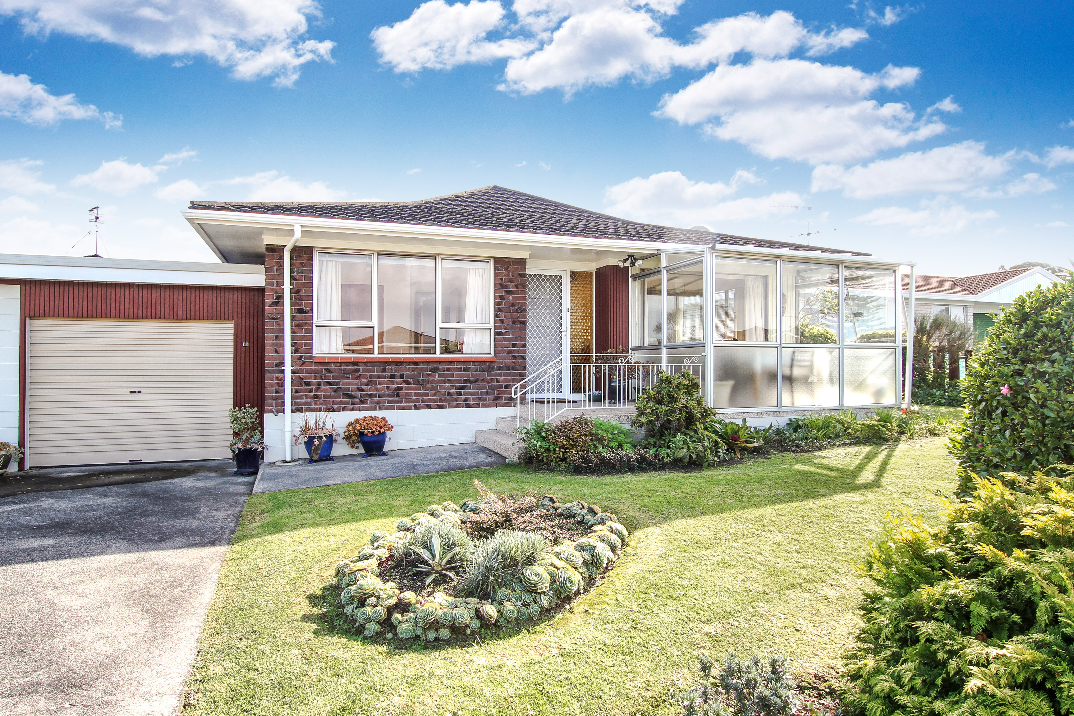 Sold 15 Faith Bullock Place, New Lynn Aug 2015 | Barfoot & Thompson