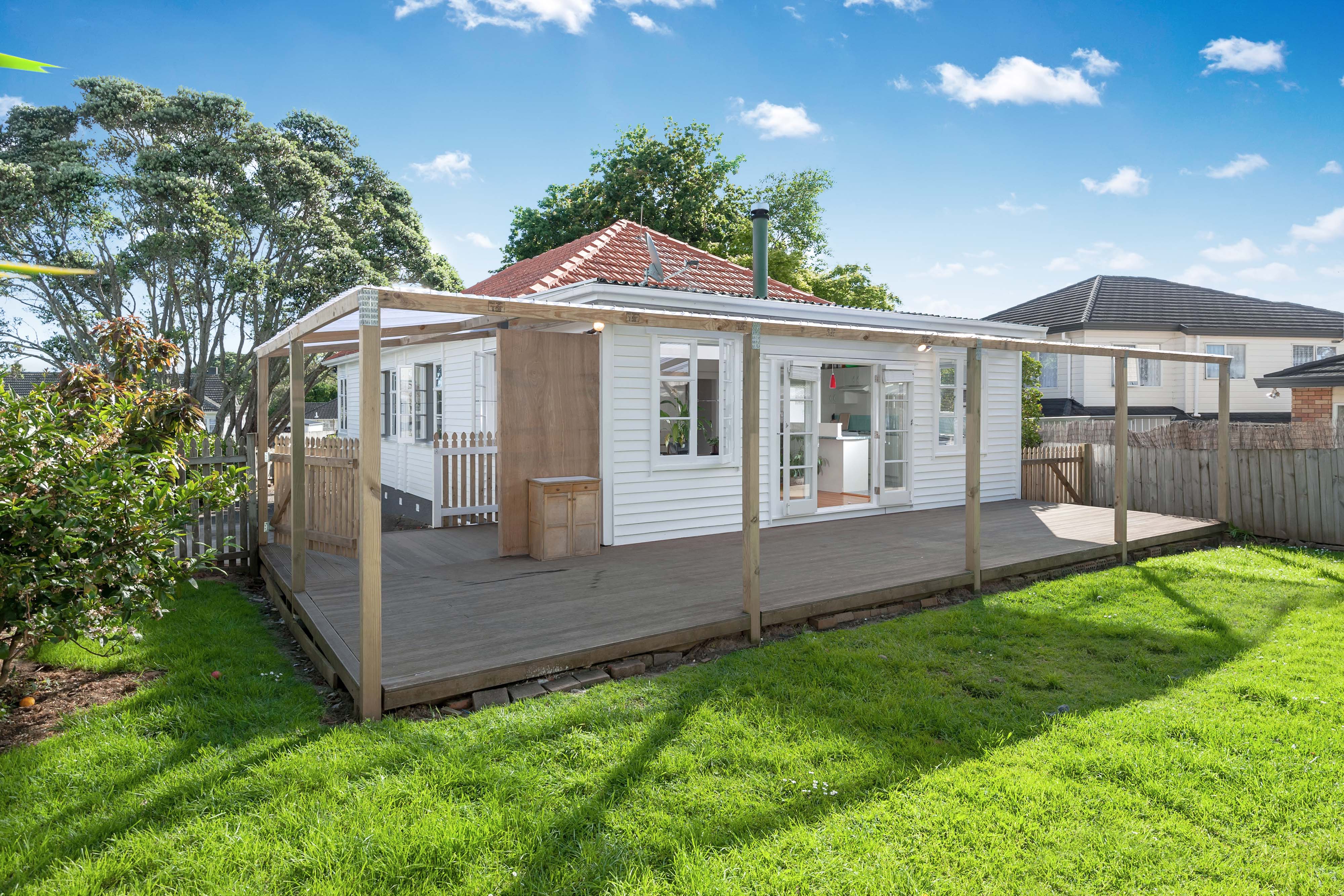 Sold 43 Bremner Avenue, Mt Roskill Dec 2013 | Barfoot & Thompson