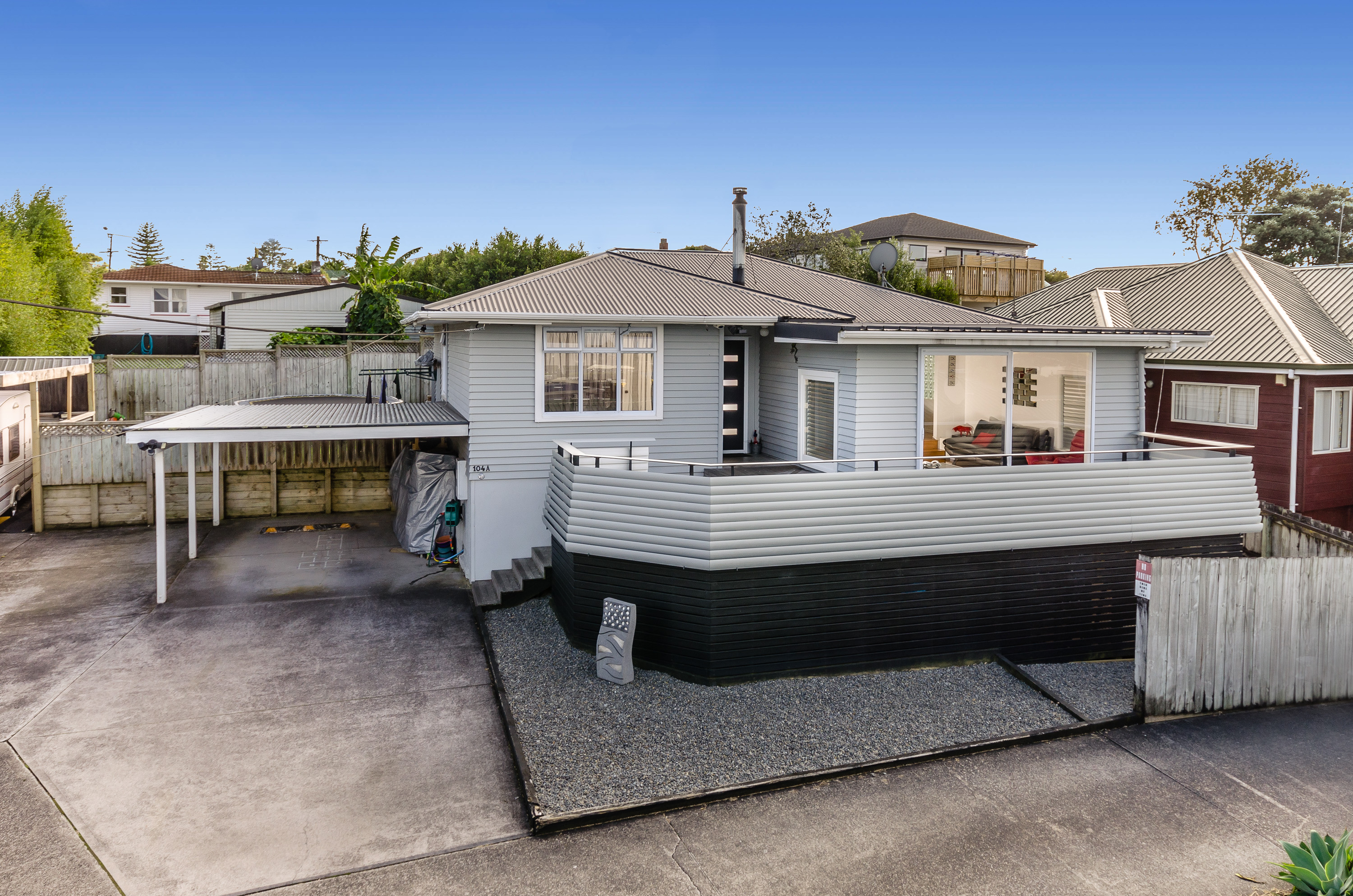 Sold 104 Target Road, Sunnynook Jun 2016 | Barfoot & Thompson