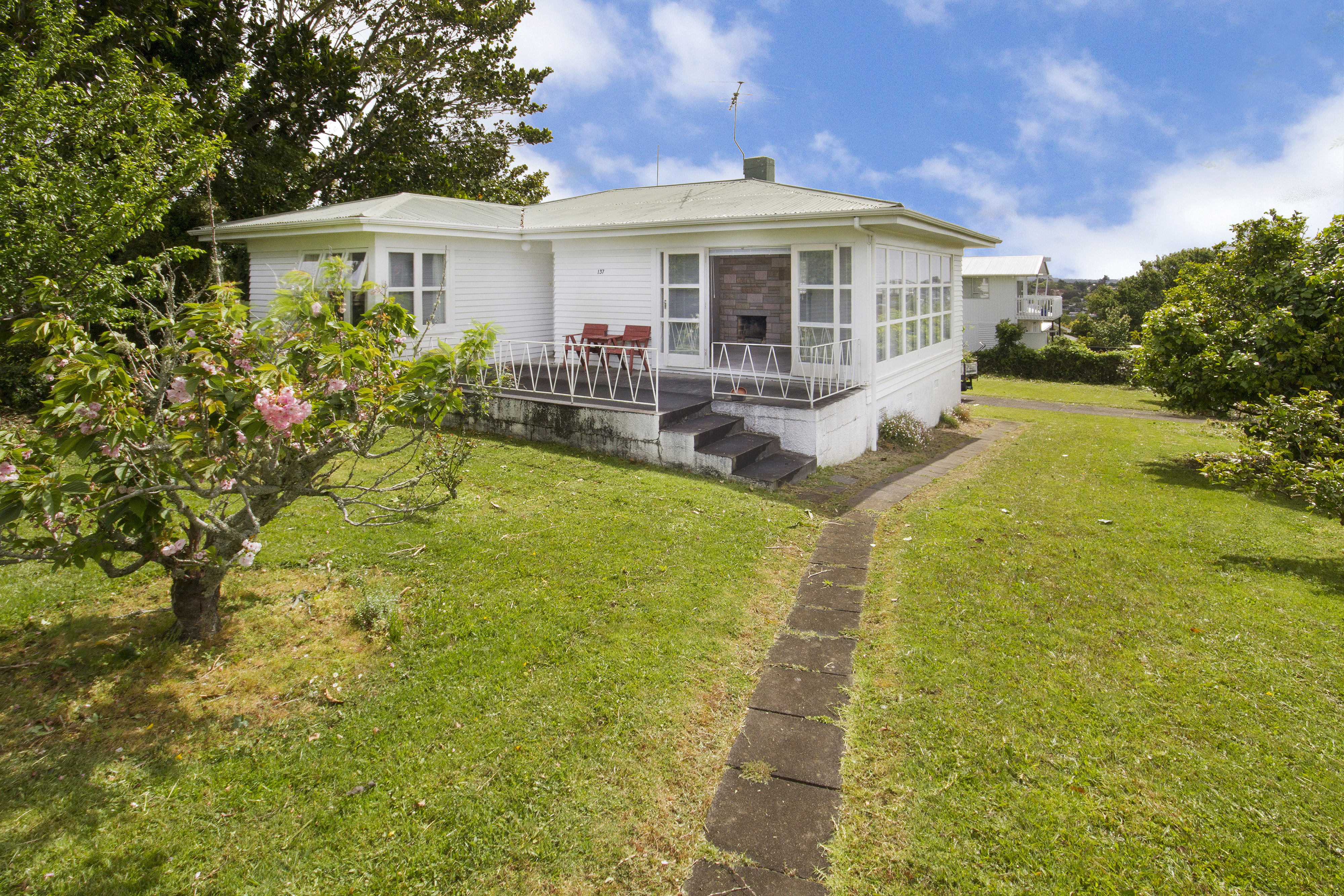 Sold 137 Cook Street, Howick Dec 2014 | Barfoot & Thompson