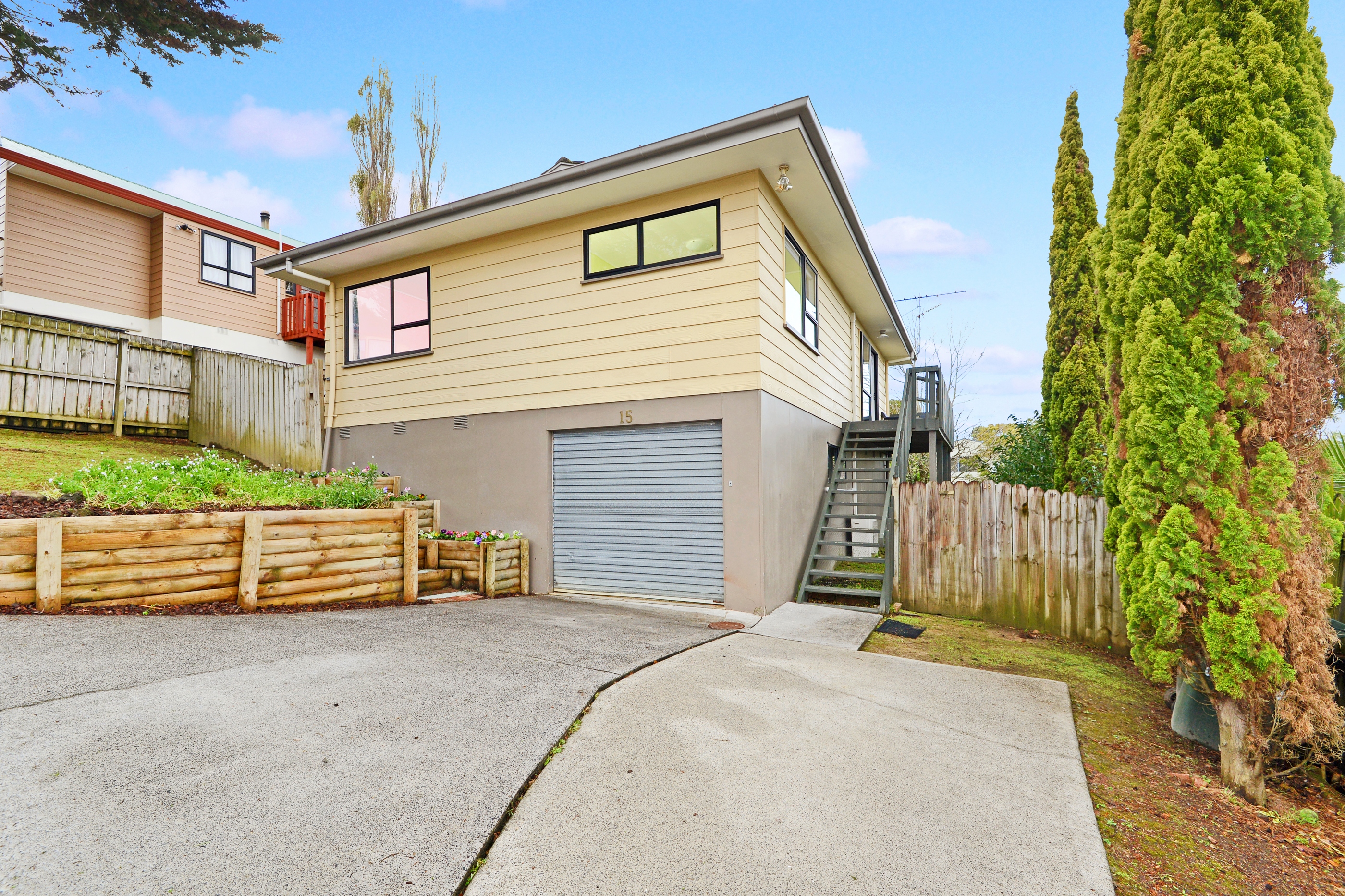 Sold 1/15 Kupari Place, Totara Vale Oct 2015 | Barfoot & Thompson