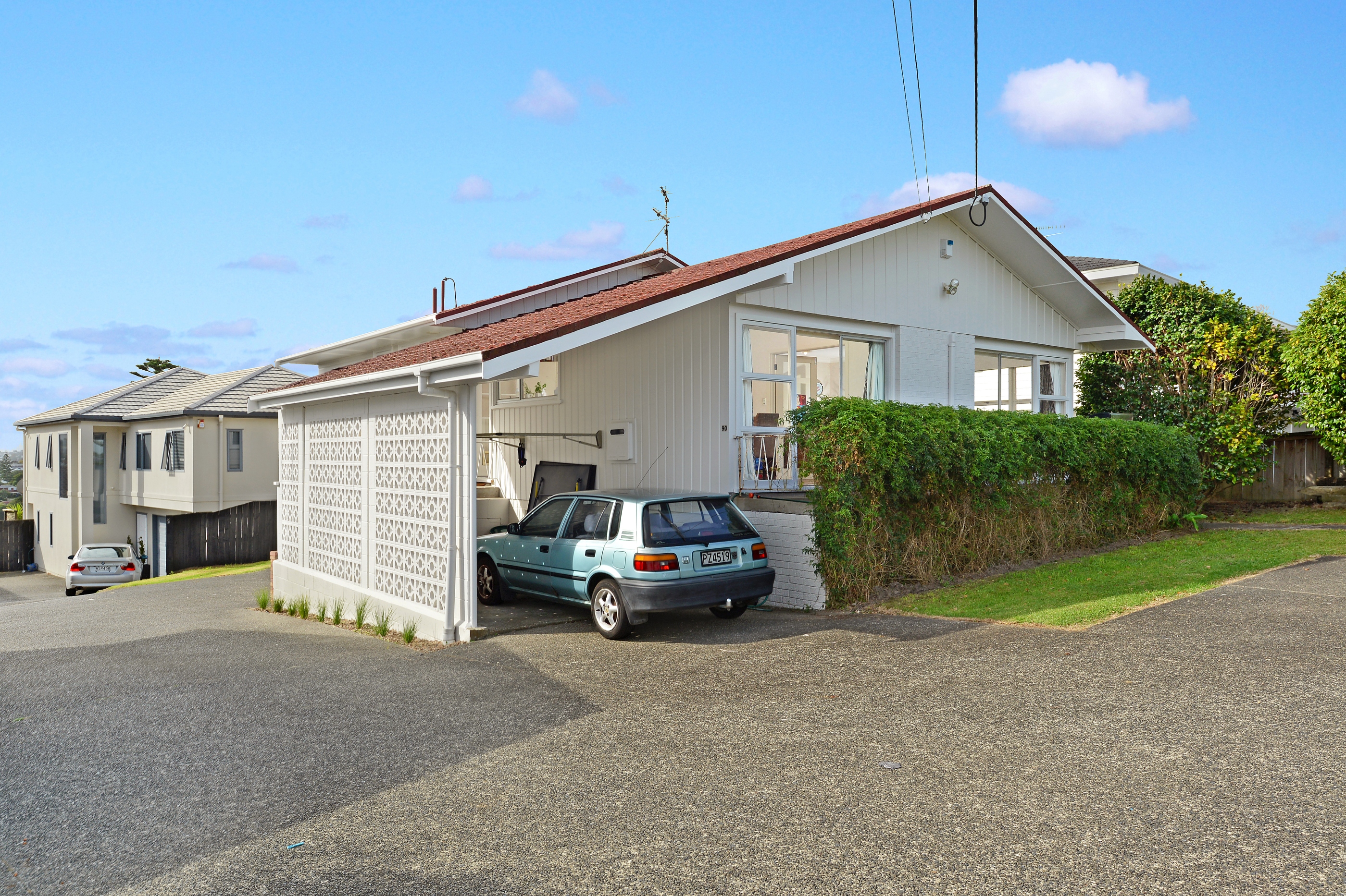 Sold 90 & 90A Pupuke Road, Hillcrest Apr 2016 | Barfoot & Thompson