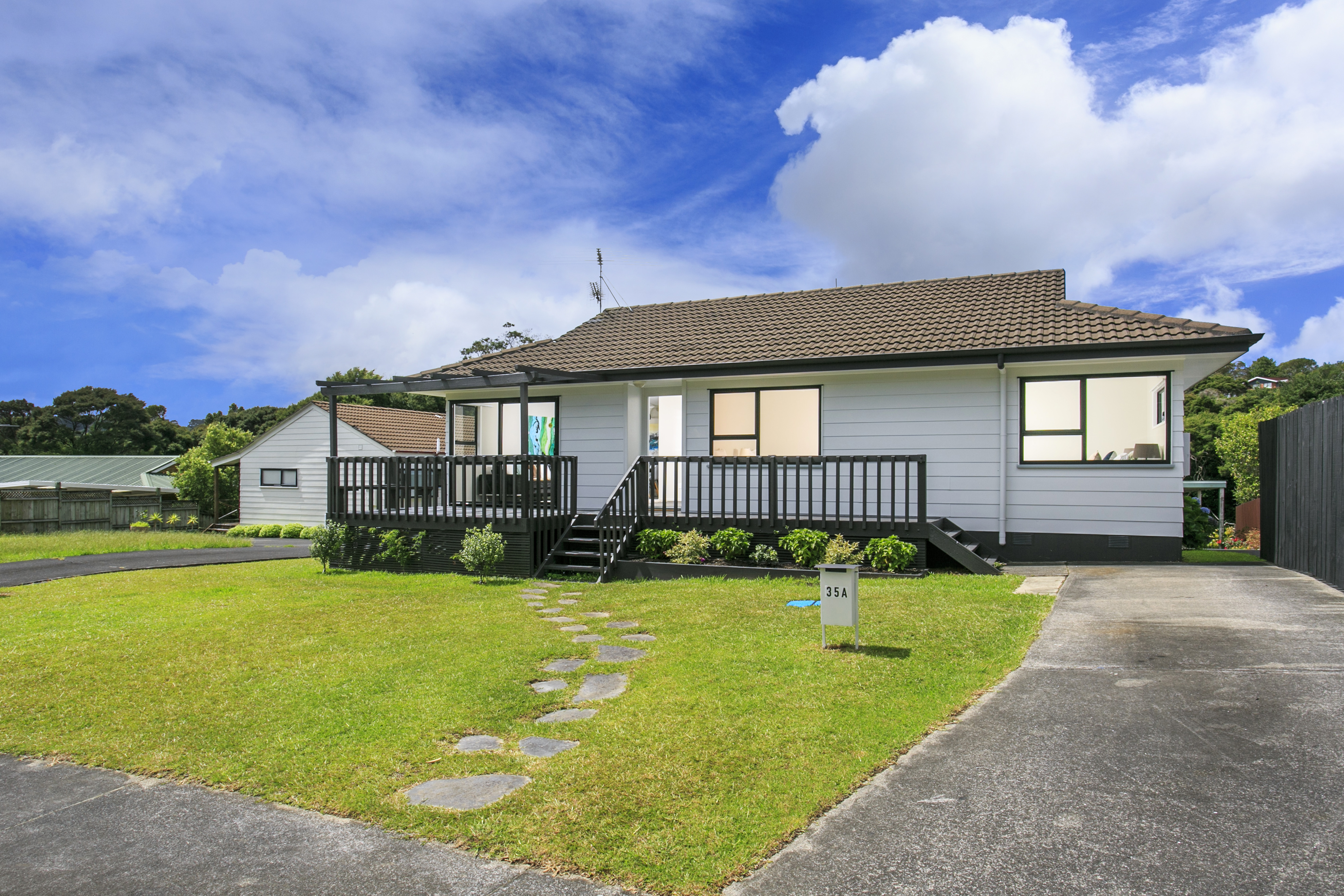 Sold 1/35 Anne McLean Drive, Glenfield Mar 2018 | Barfoot & Thompson