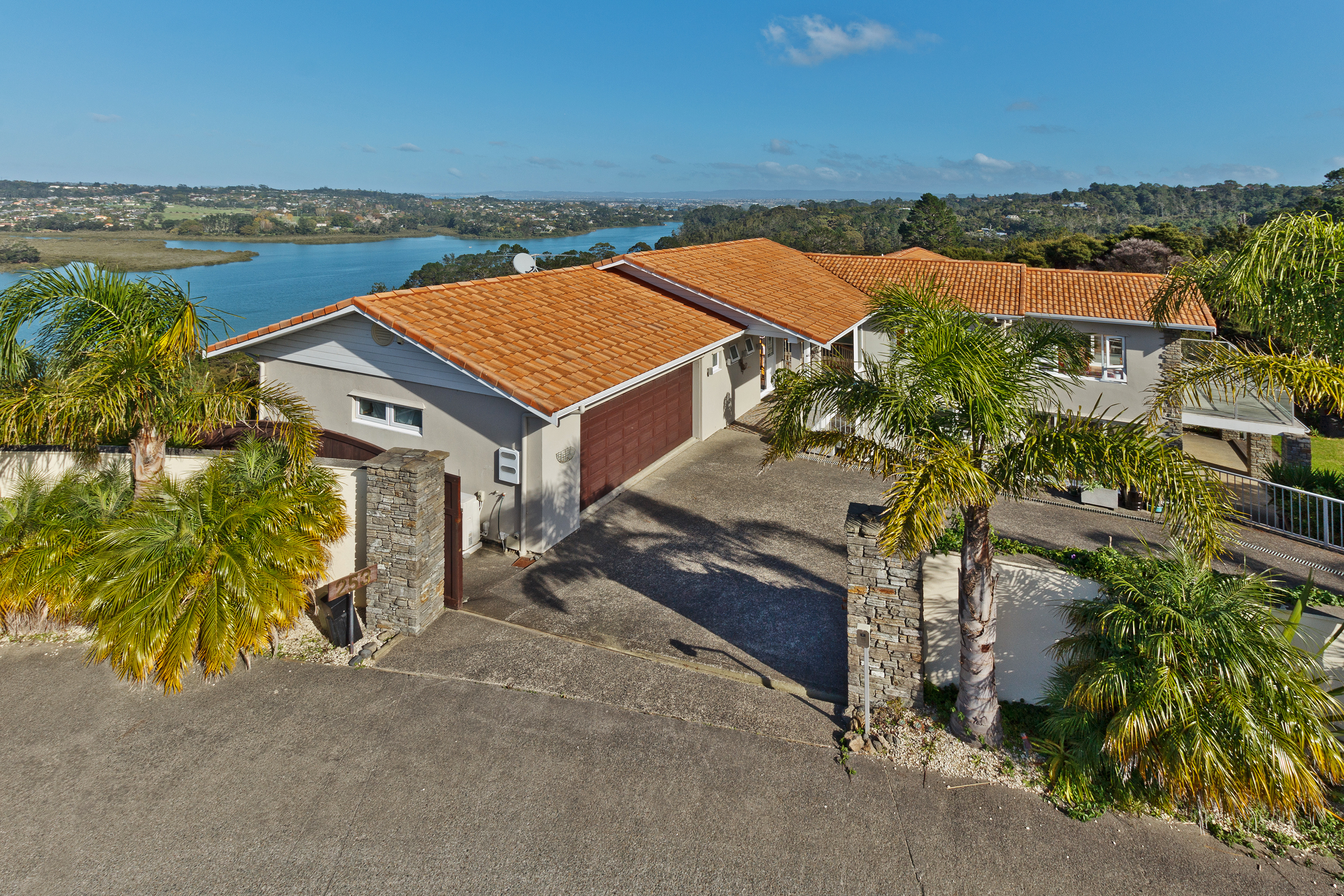 Sold 253 Paremoremo Road, Paremoremo Jun 2019 | Barfoot & Thompson