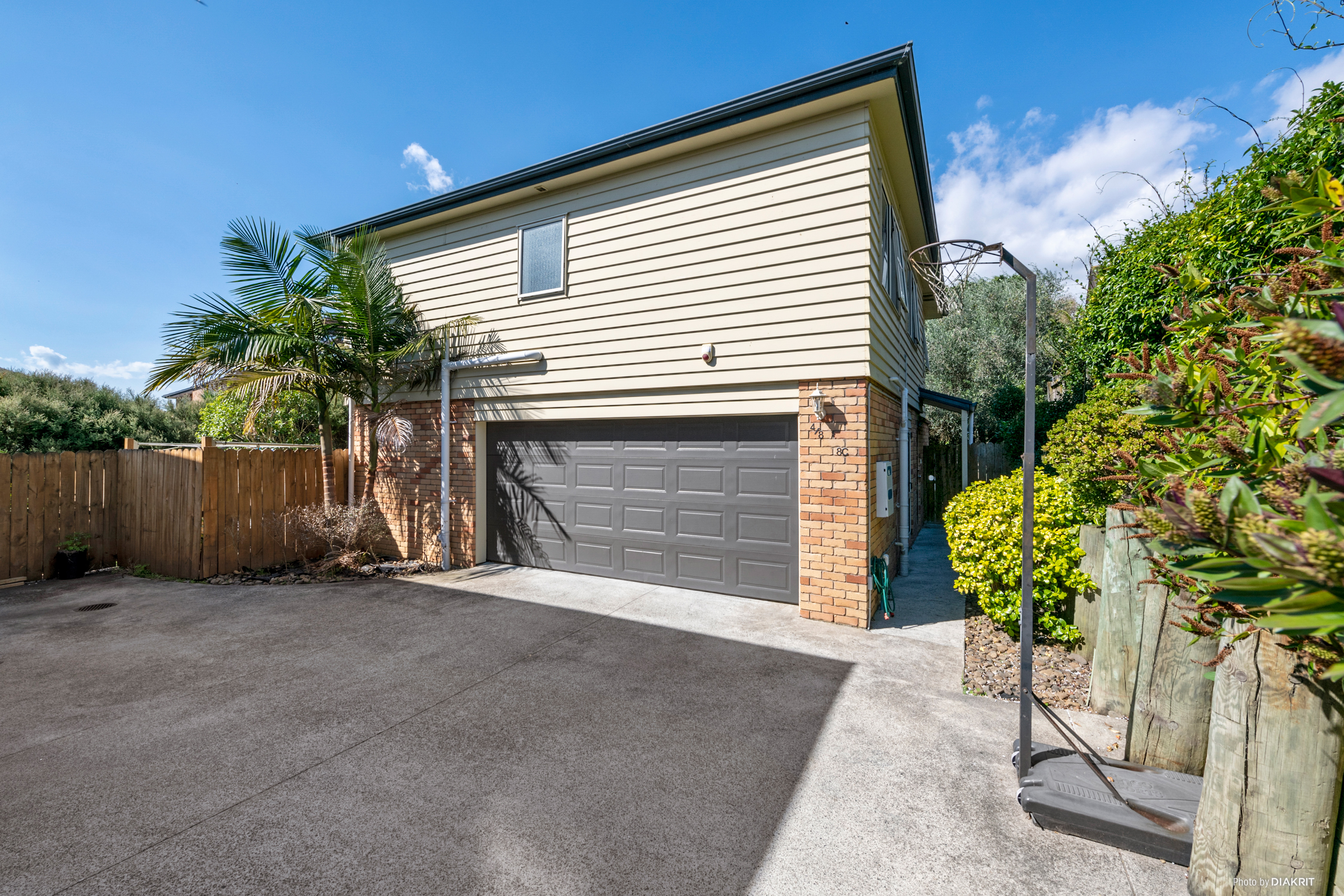 Sold 8c Dapple Place, Flat Bush Apr 2021 | Barfoot & Thompson