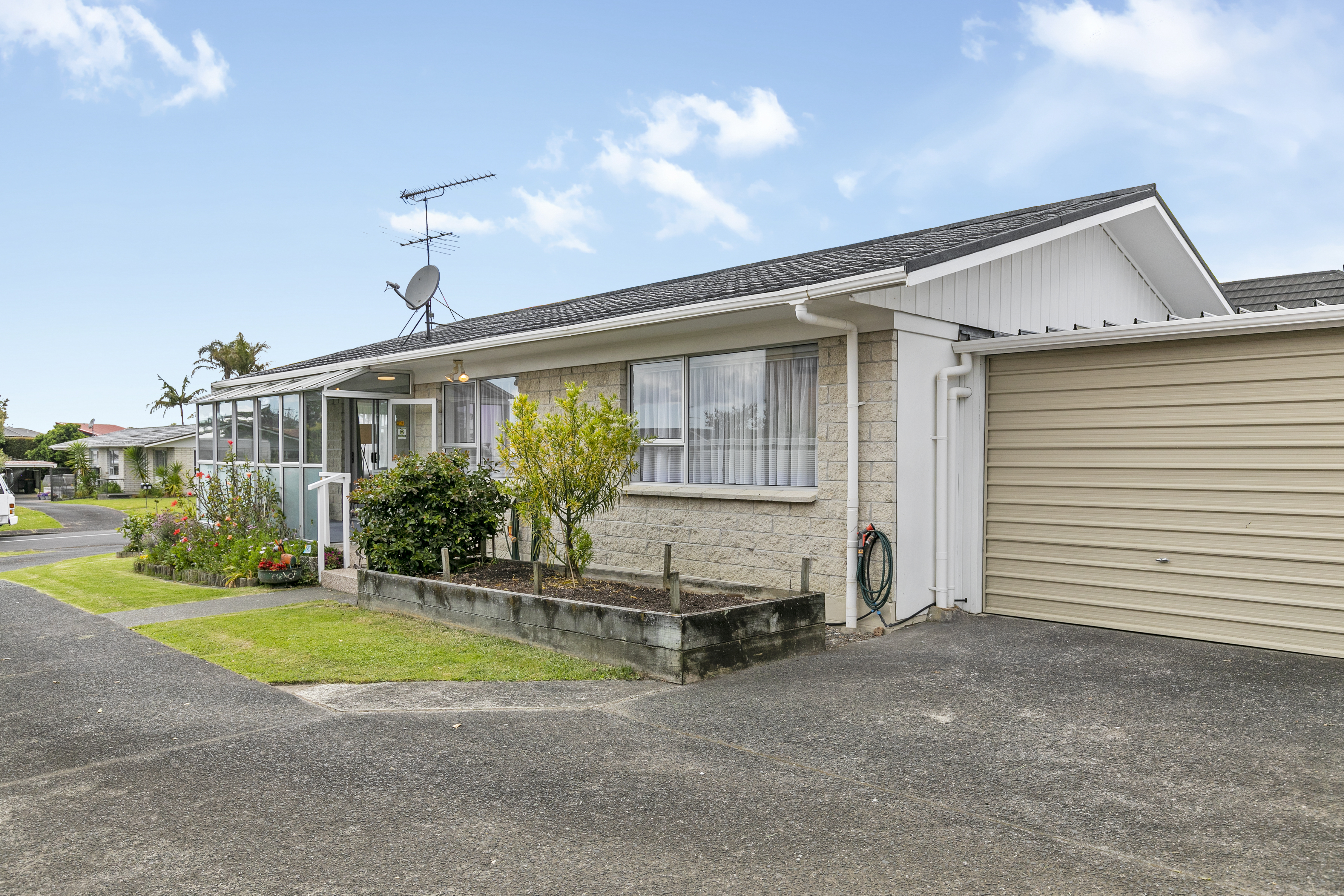 Sold 1/4 Ian Place, Glendene Nov 2021 | Barfoot & Thompson