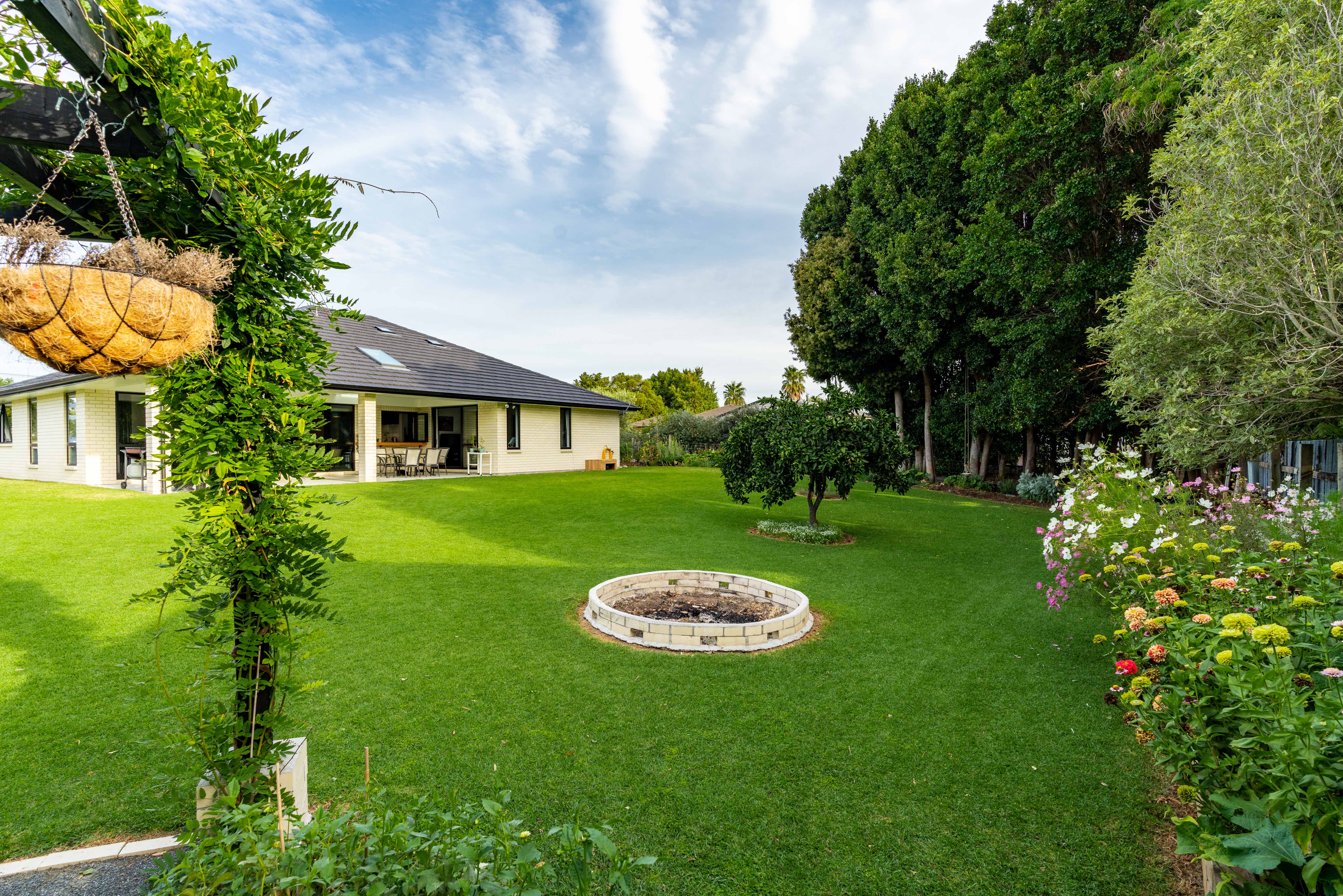 Sold 344 One Tree Point Road, One Tree Point Mar 2022 | Barfoot & Thompson