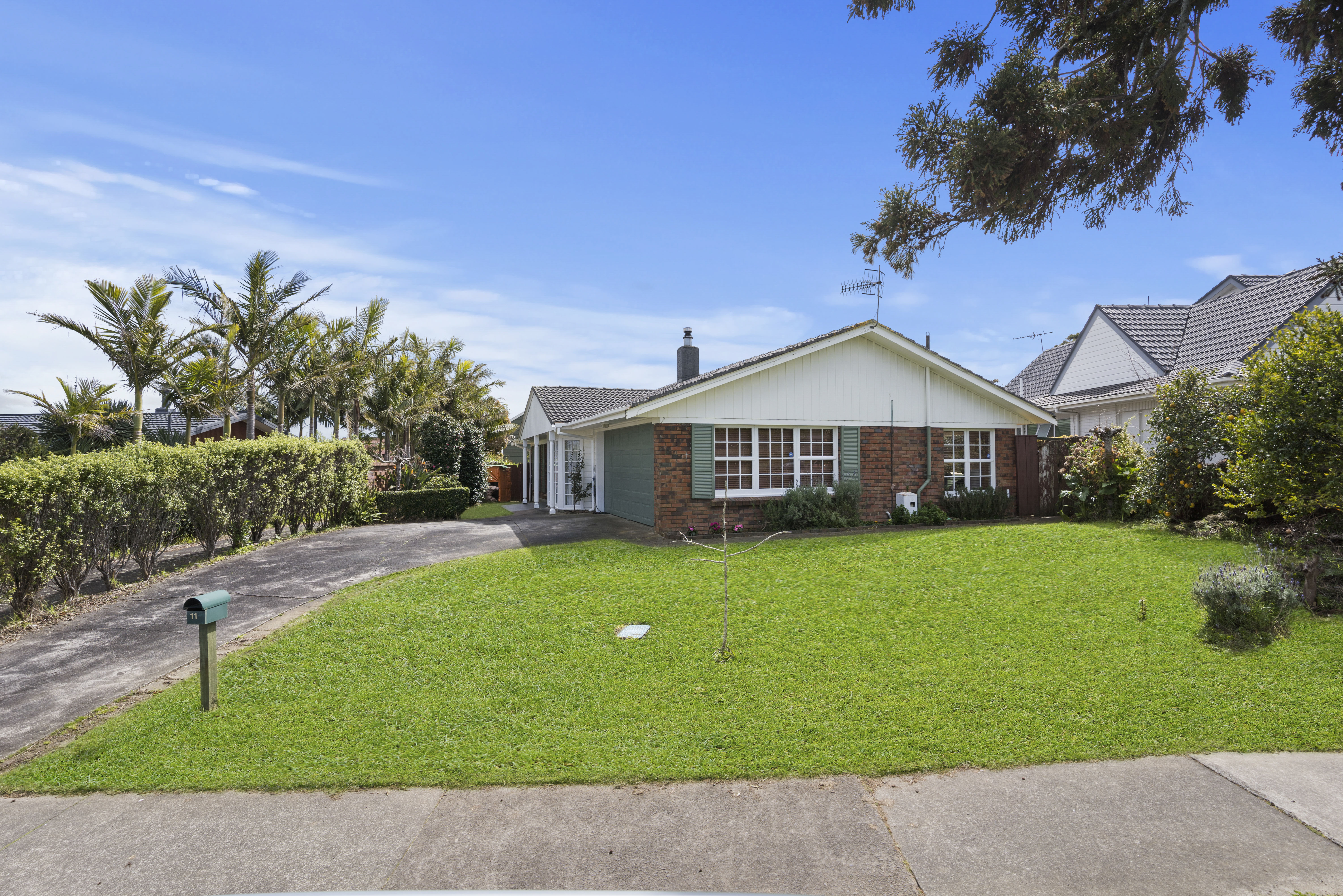 Sold 11 Priestley Drive, Bucklands Beach Oct 2022 | Barfoot & Thompson