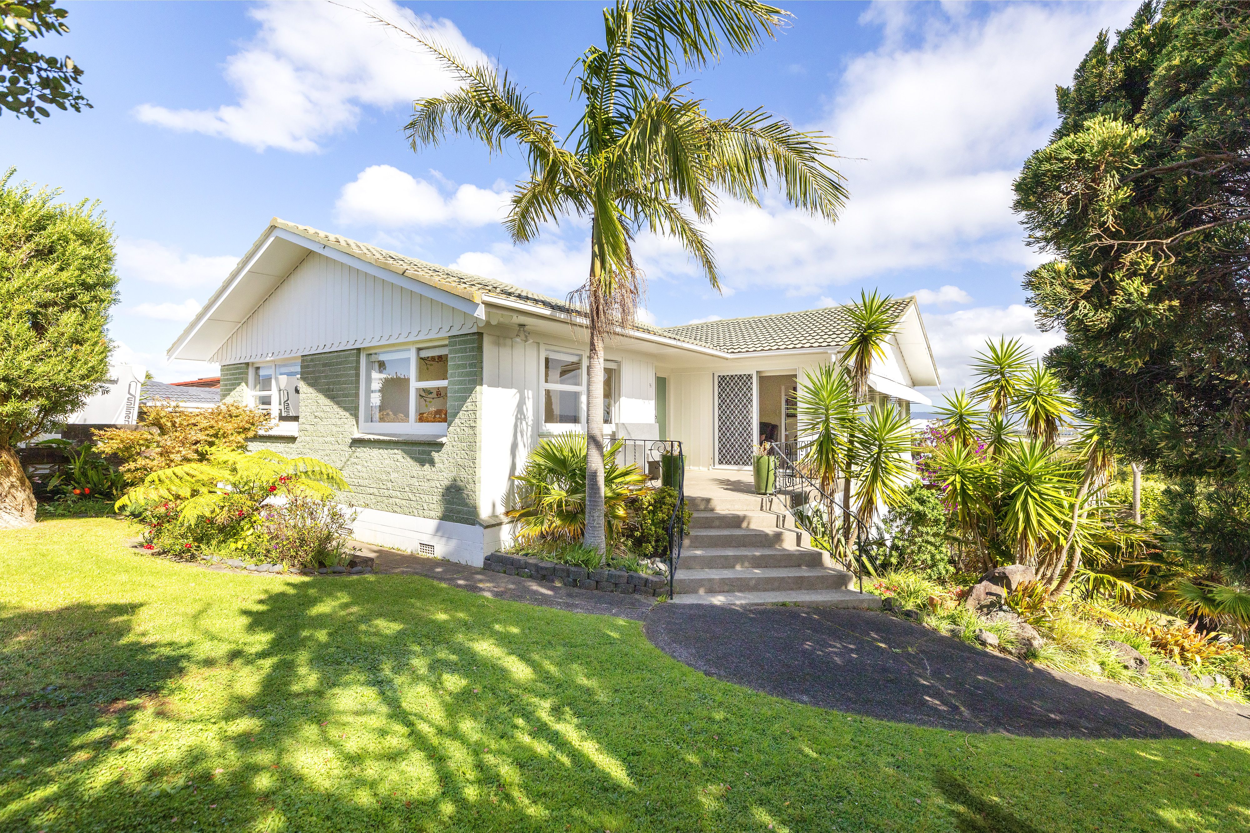 Sold 96 Walker Road, Pt Chevalier May 2023 | Barfoot & Thompson