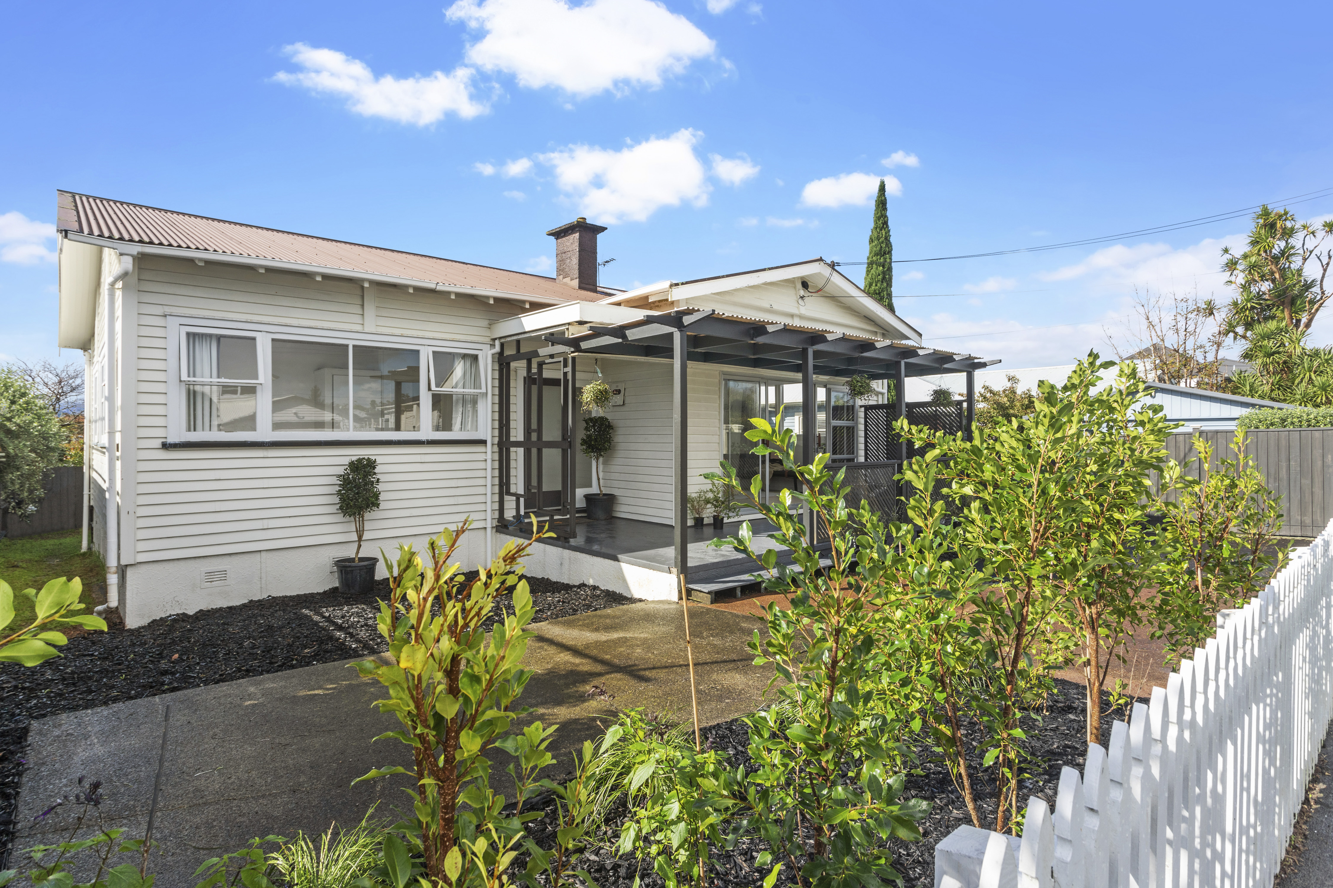 Sold 43 Moa Road, Pt Chevalier Jun 2023 | Barfoot & Thompson