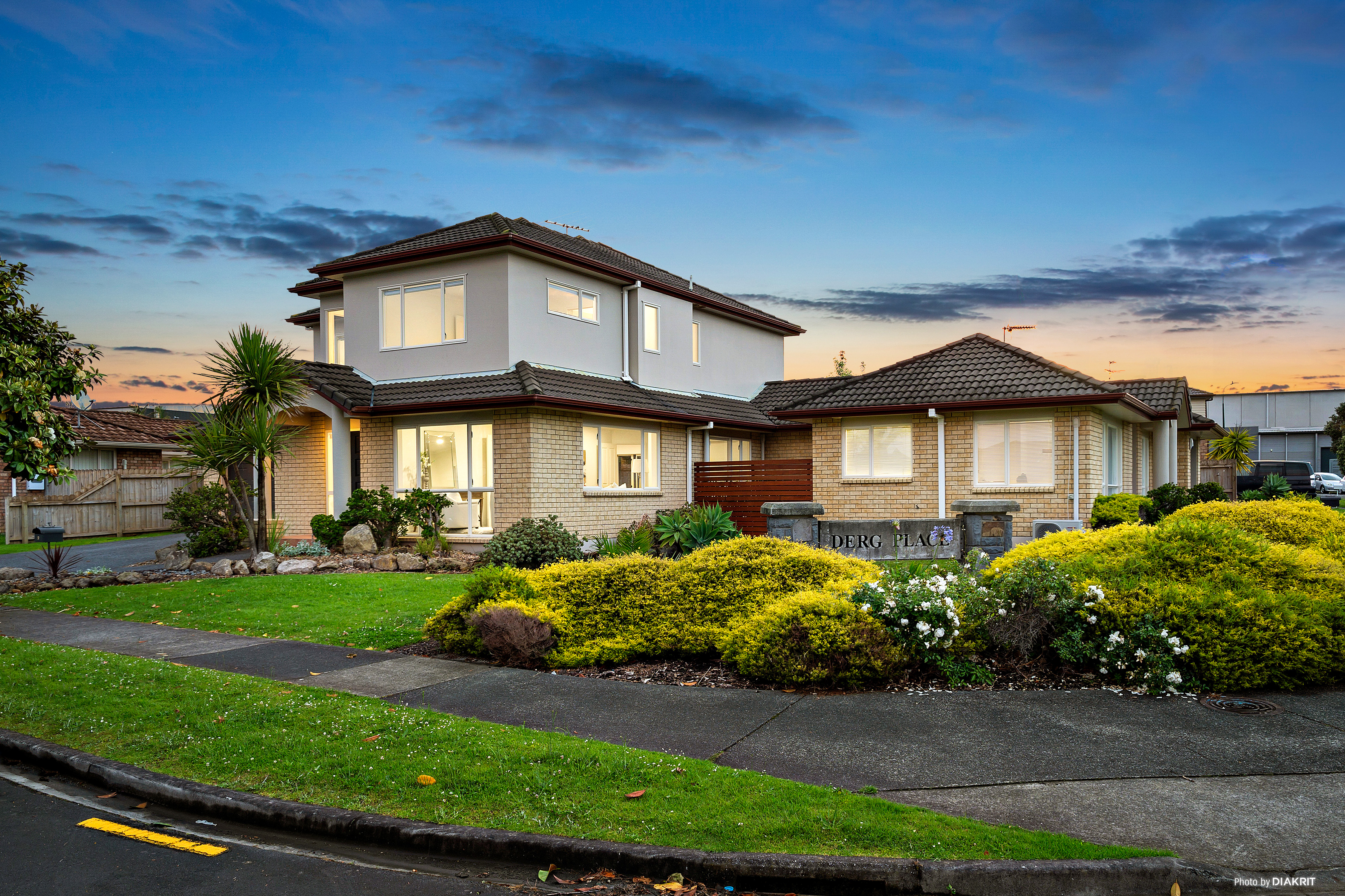 Sold 2 & 2A Derg Place, East Tamaki Dec 2023 | Barfoot & Thompson