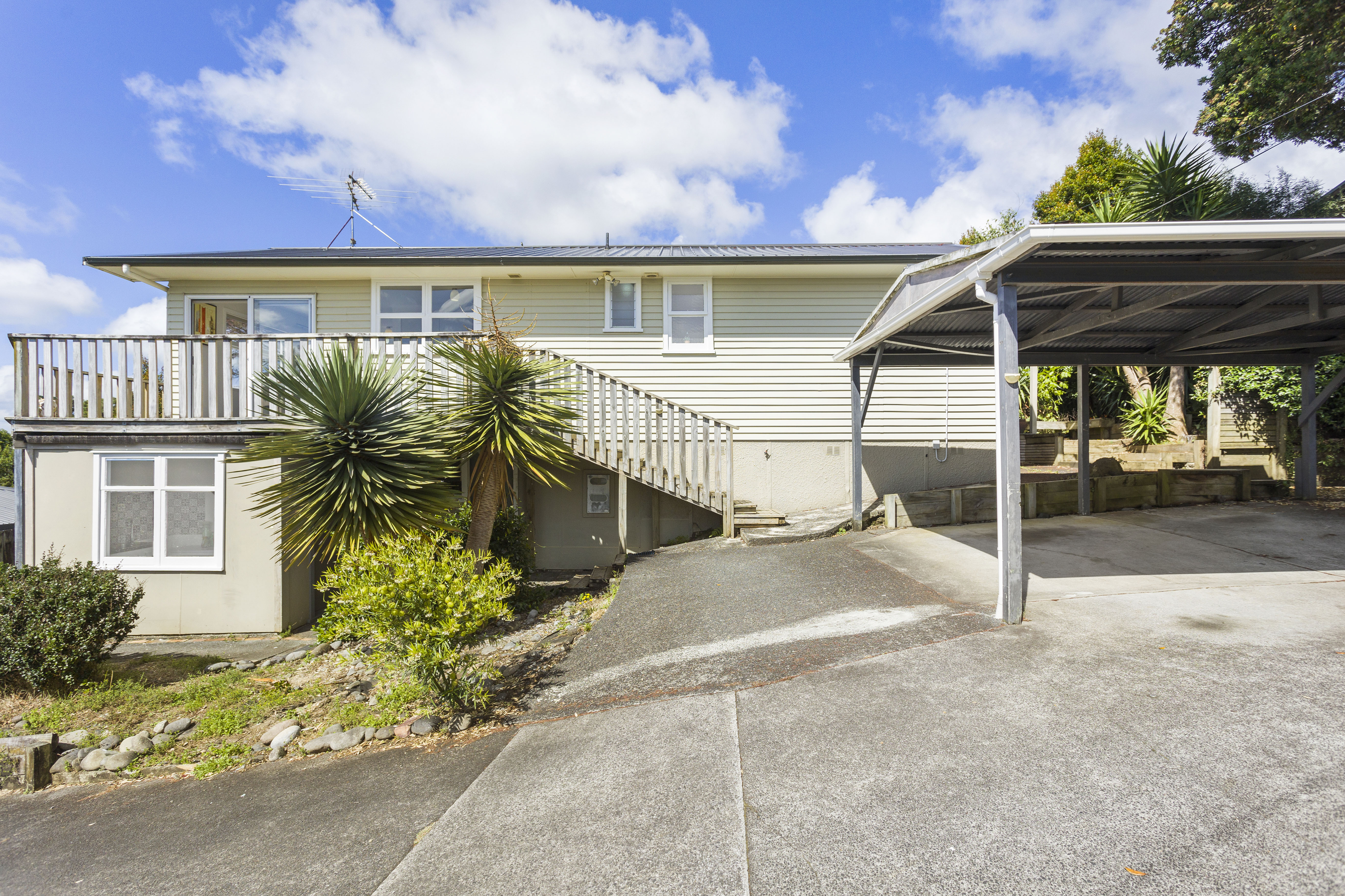 Sold 211 Sunnynook Road, Sunnynook Feb 2024 | Barfoot & Thompson