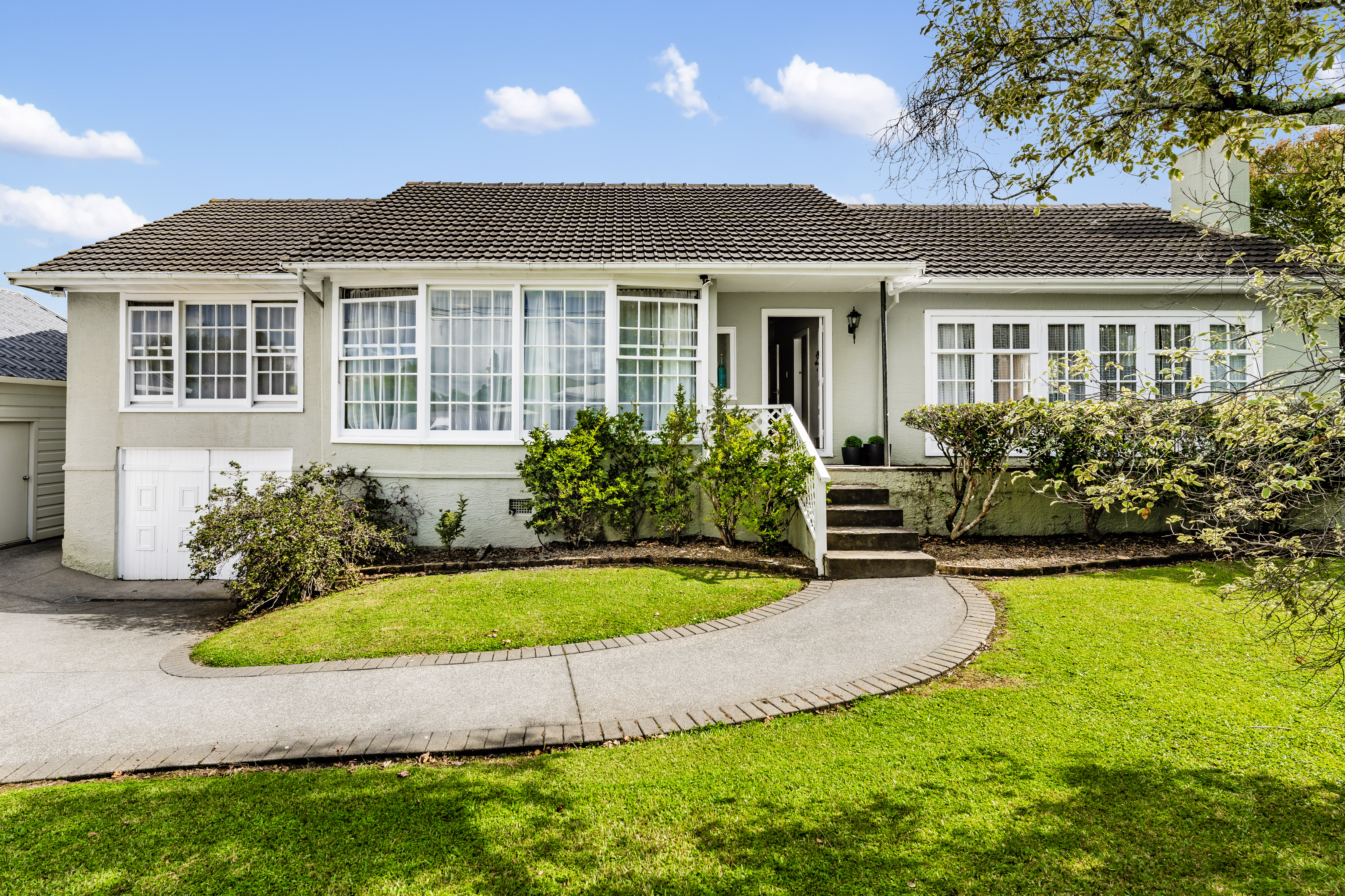 Justa Bain, Residential Sales | Barfoot & Thompson