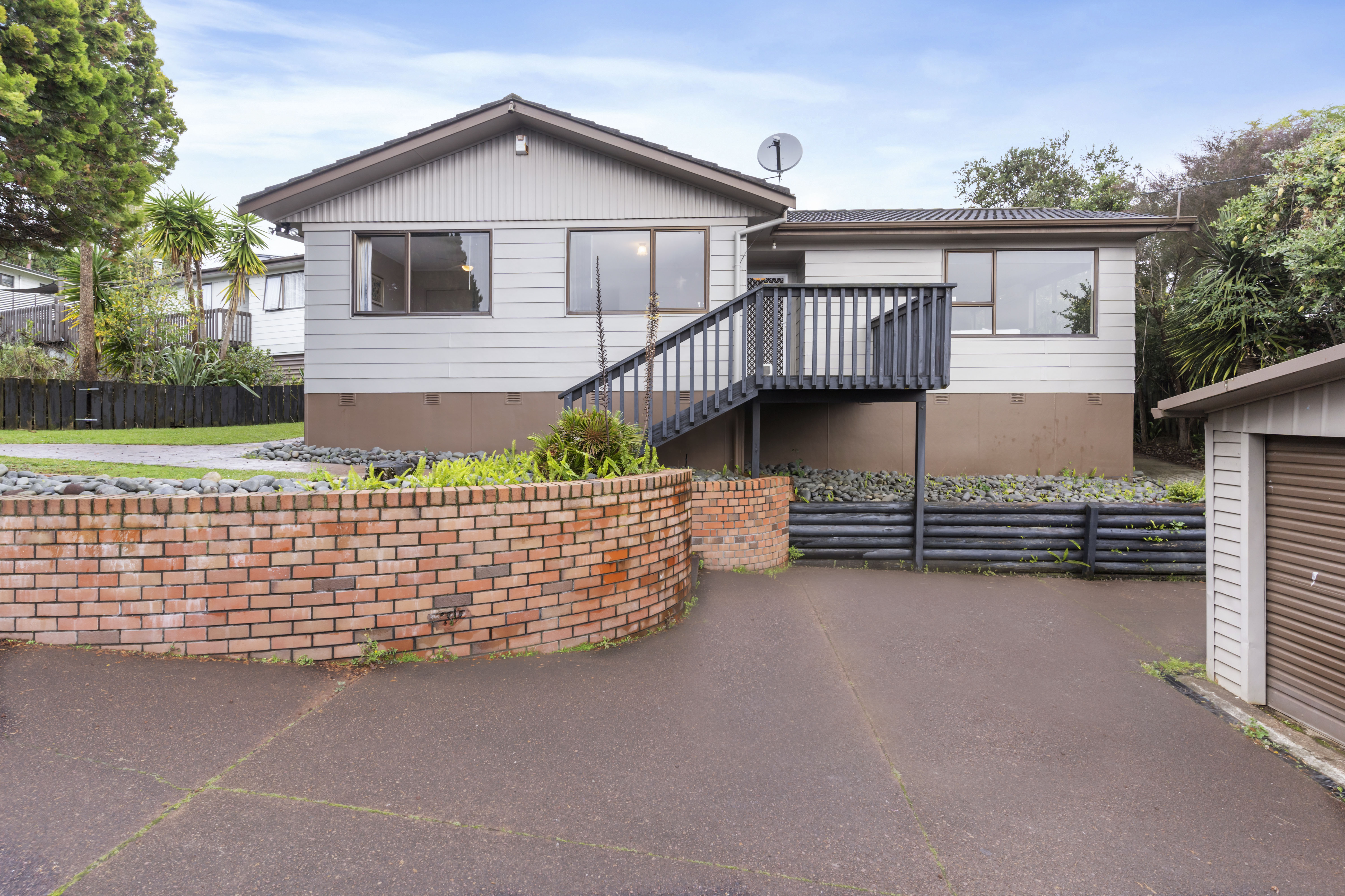 Sold 19 Rotoma Rise, Clover Park Jun 2024 | Barfoot & Thompson