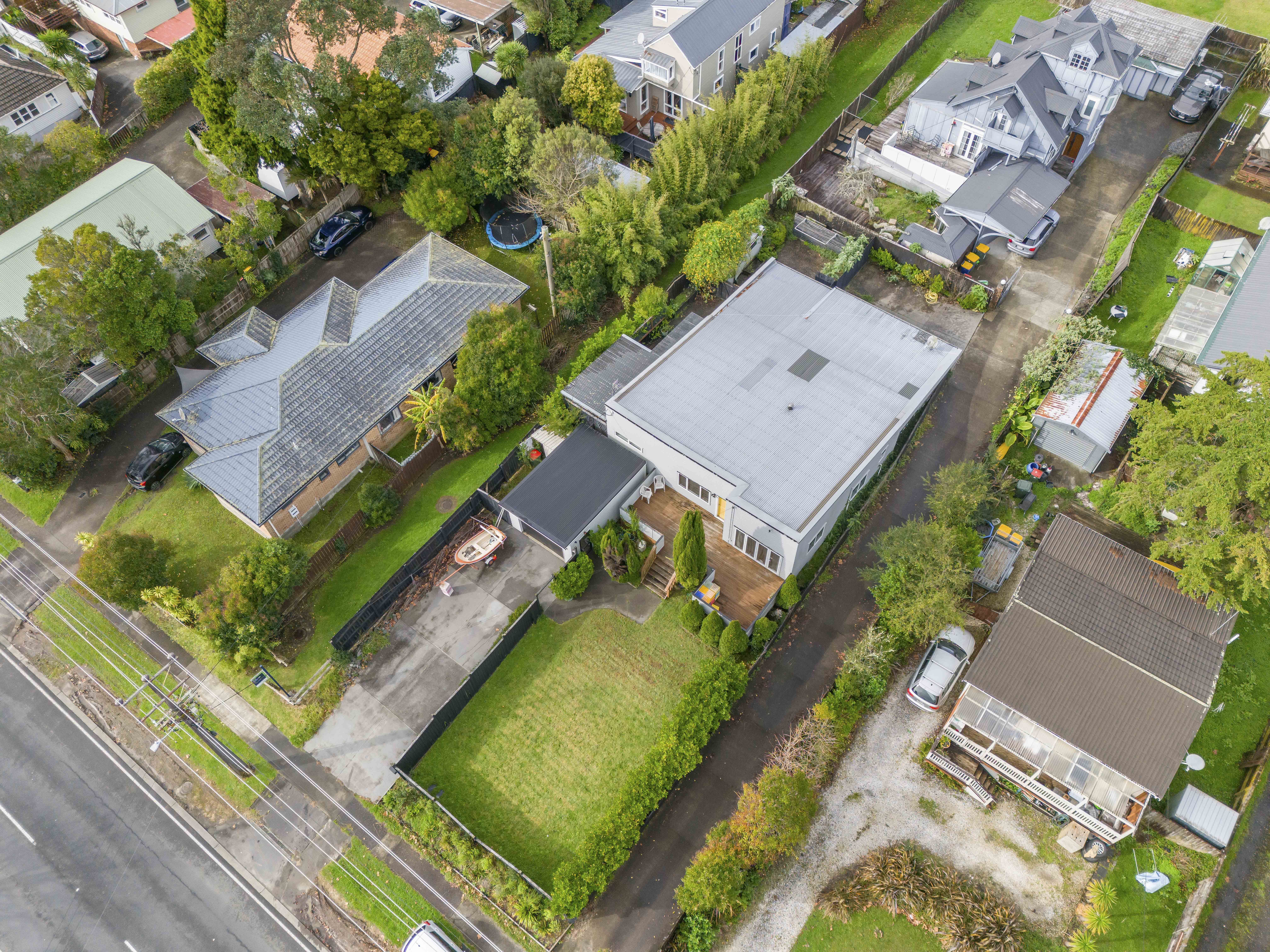 Sold 1/166 Henderson Valley Road, Henderson Sep 2024 | Barfoot & Thompson