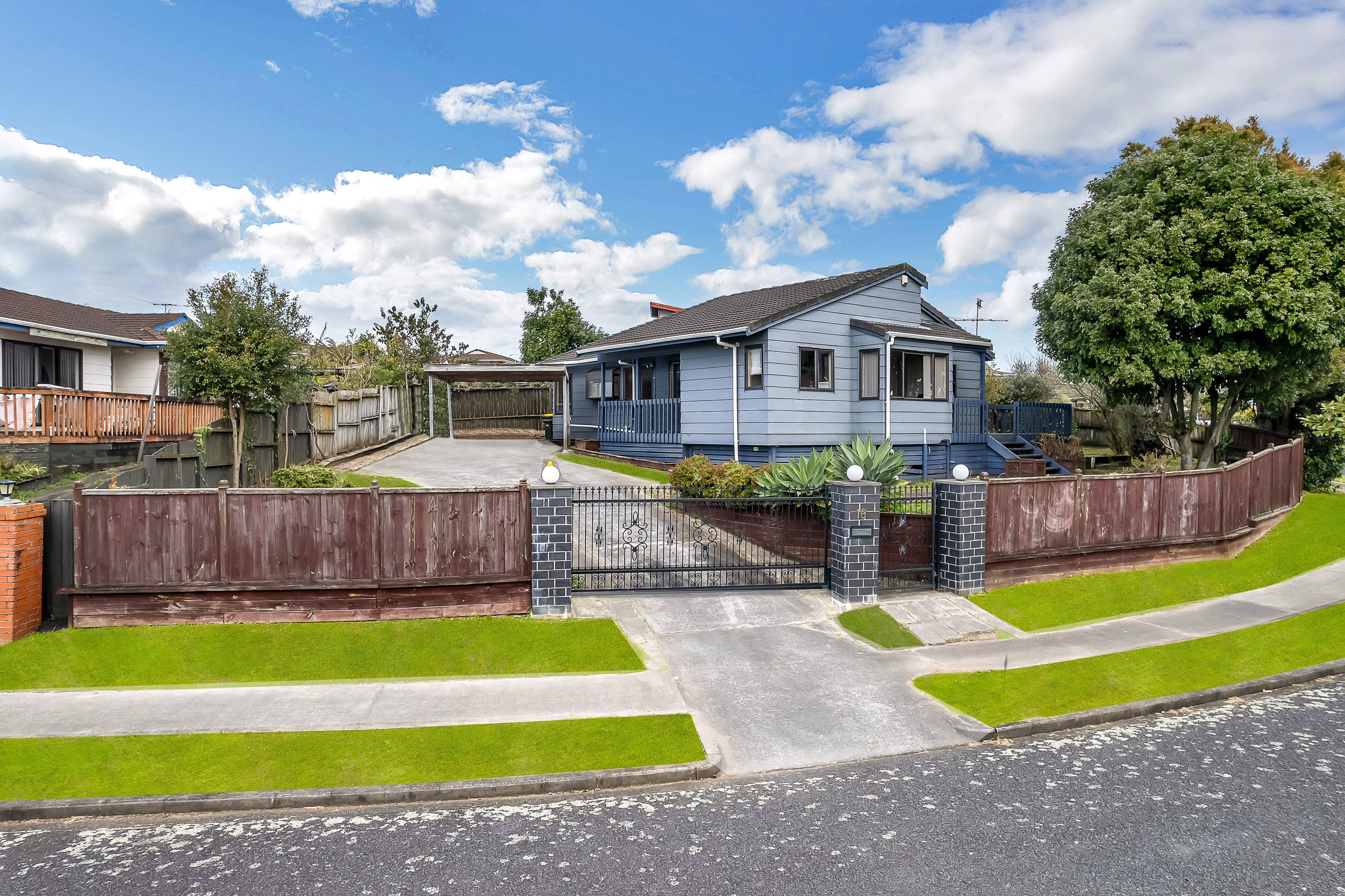 Sold 16 Greenstone Place, Clover Park Oct 2024 | Barfoot & Thompson