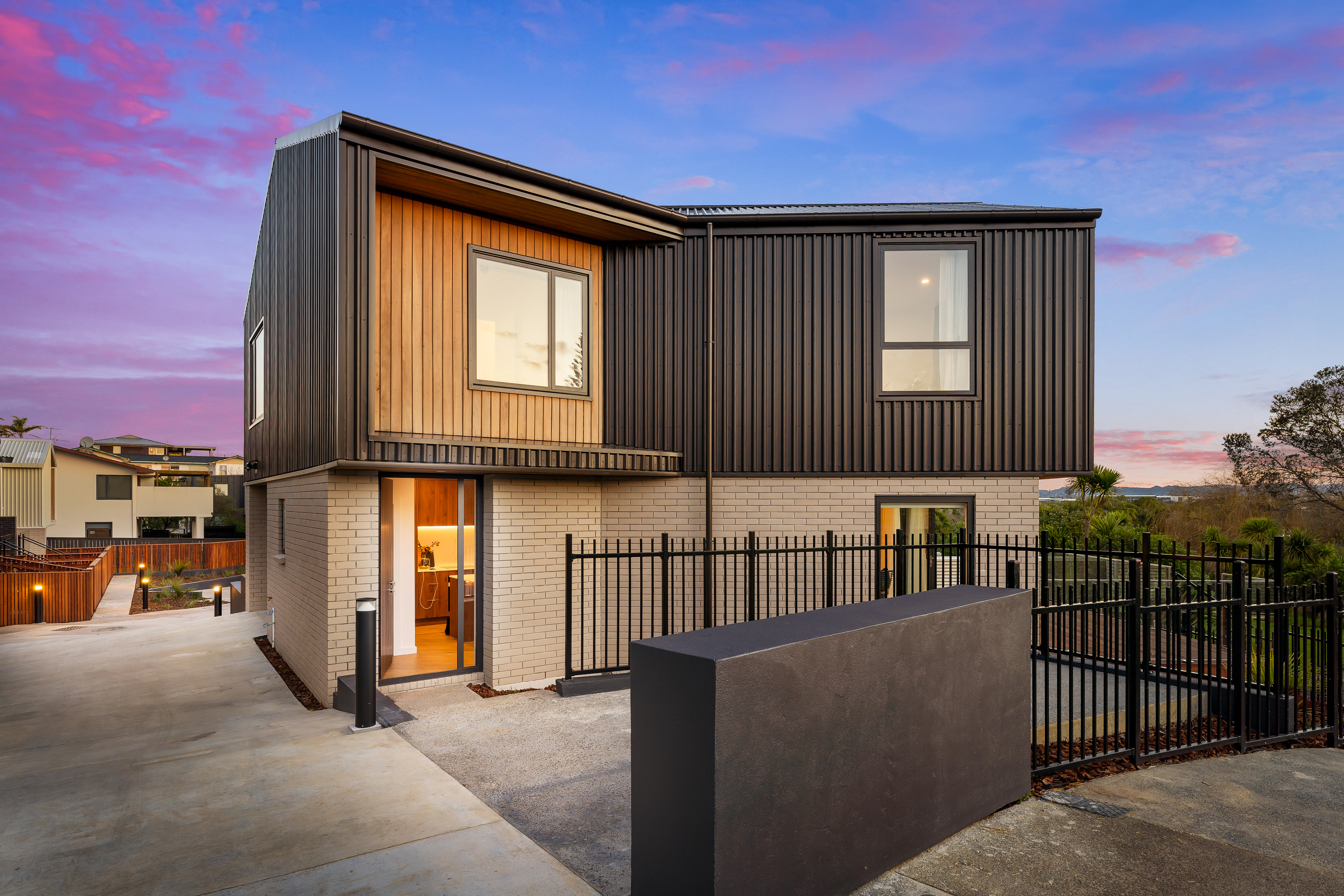 1/98-100 Walker Road, Pt Chevalier for Sale | Barfoot & Thompson - 910141