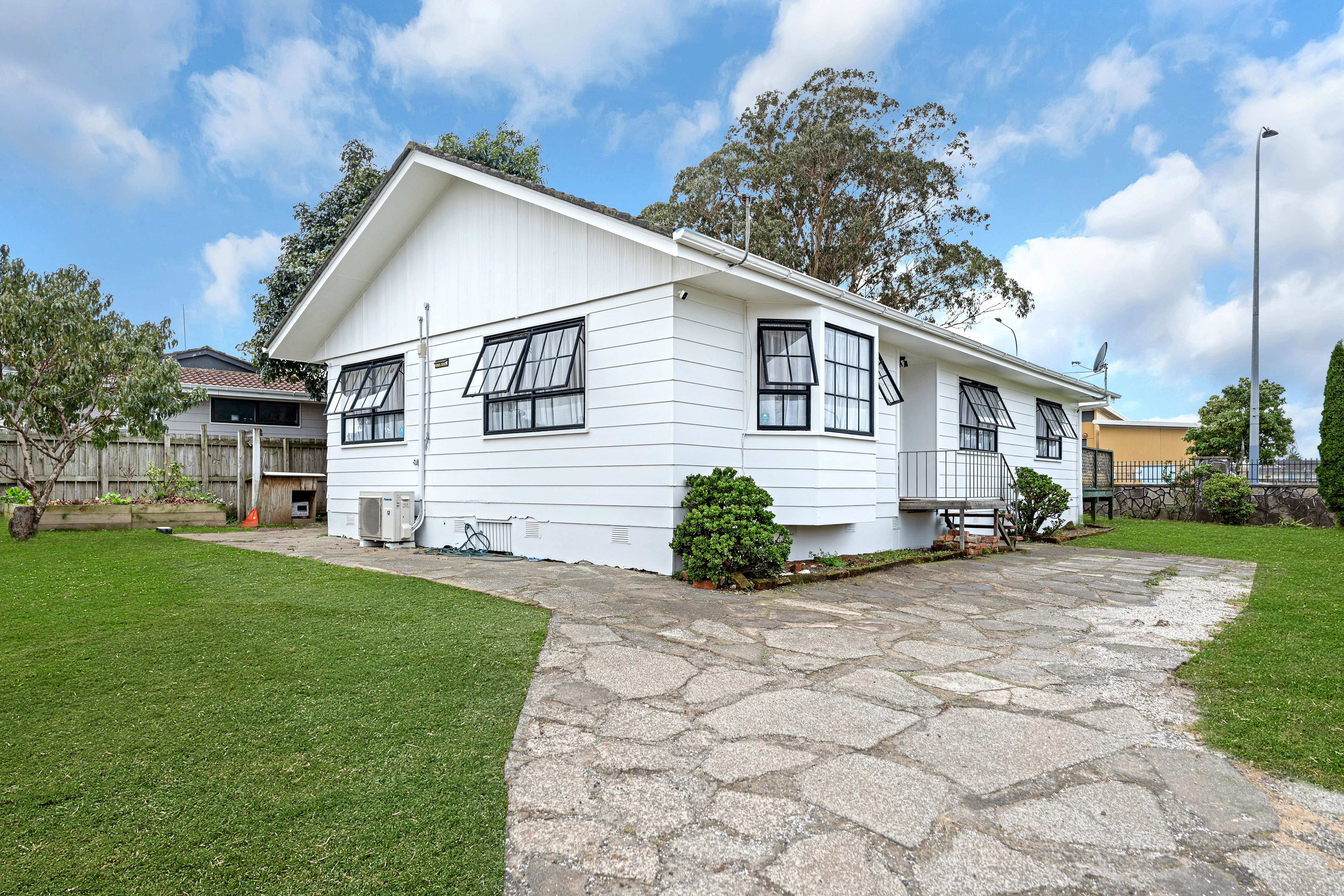 Sold 391 Roscommon Road, Clendon Park Jun 2025 | Barfoot & Thompson