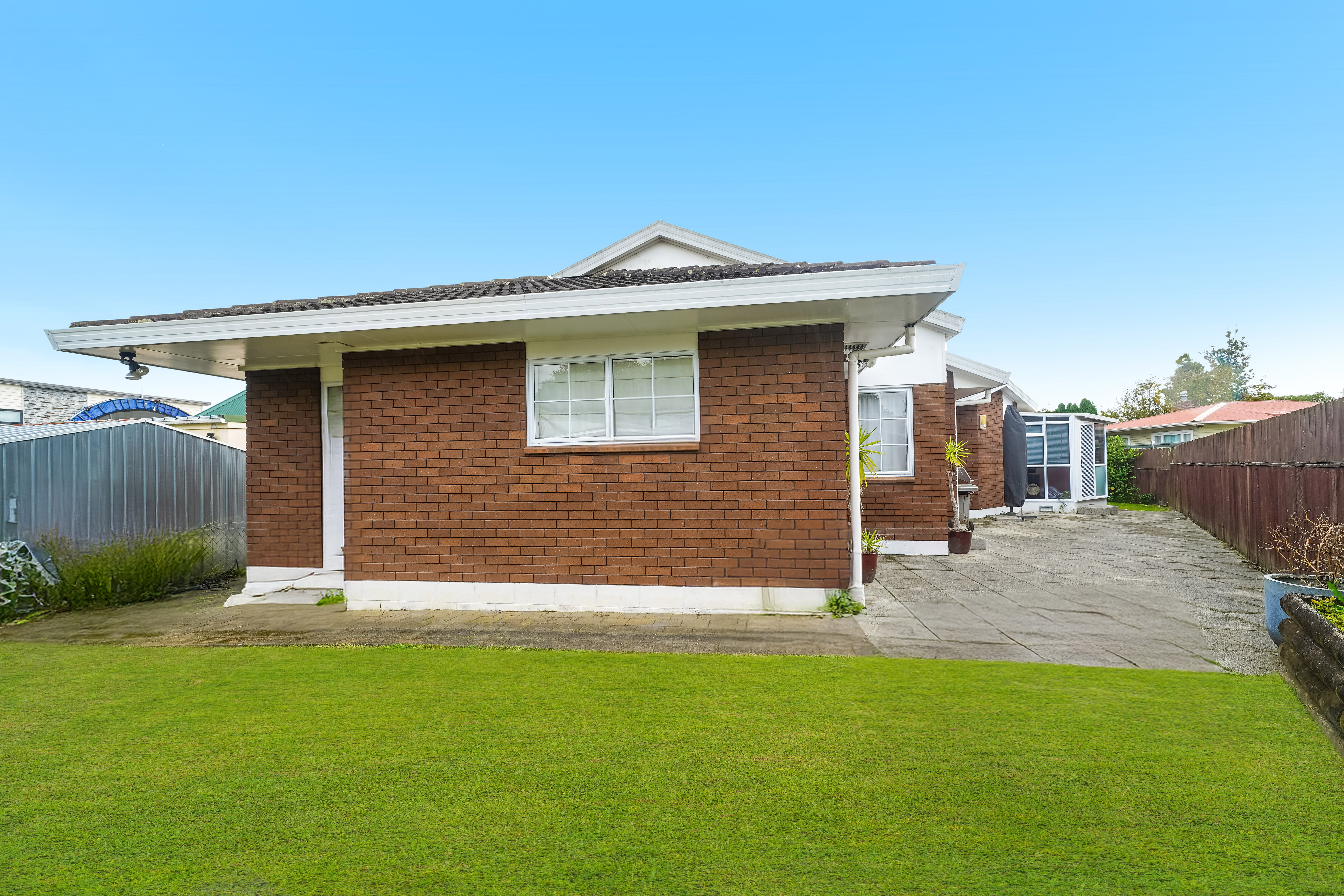 Sold 2/13 Clevedon Road, Papakura Jul 2025 | Barfoot & Thompson