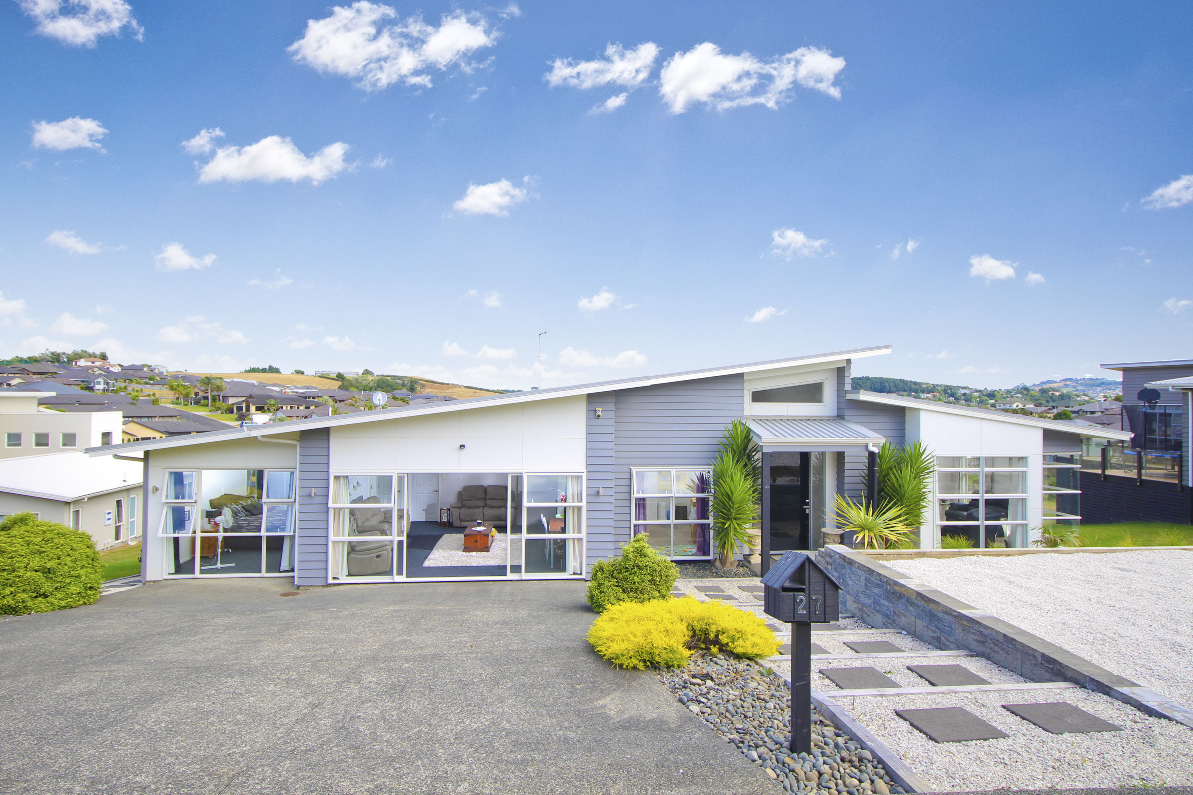Sold 27 Ina Ville Drive, Pukekohe Mar 2015 | Barfoot & Thompson