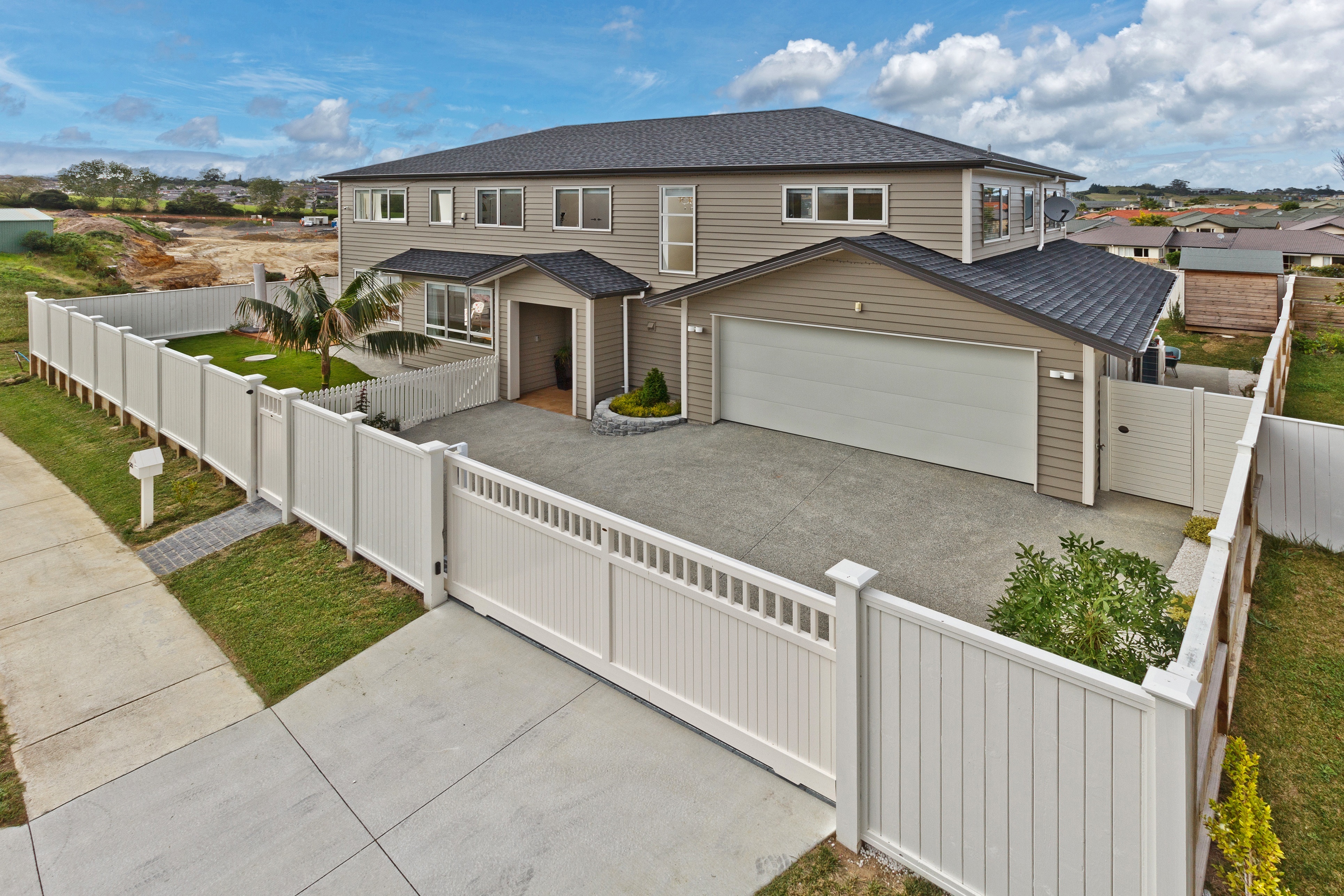 Sold 32 Travis View Drive, Albany Apr 2016 | Barfoot & Thompson